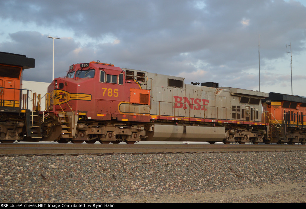 BNSF 785 Heading west through Verdemont